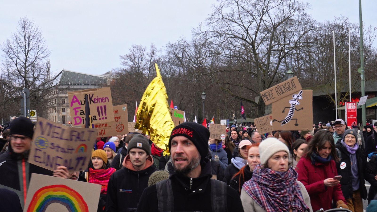 Hundretusener demonstrerer over hele Tyskland mot promotering av det ...