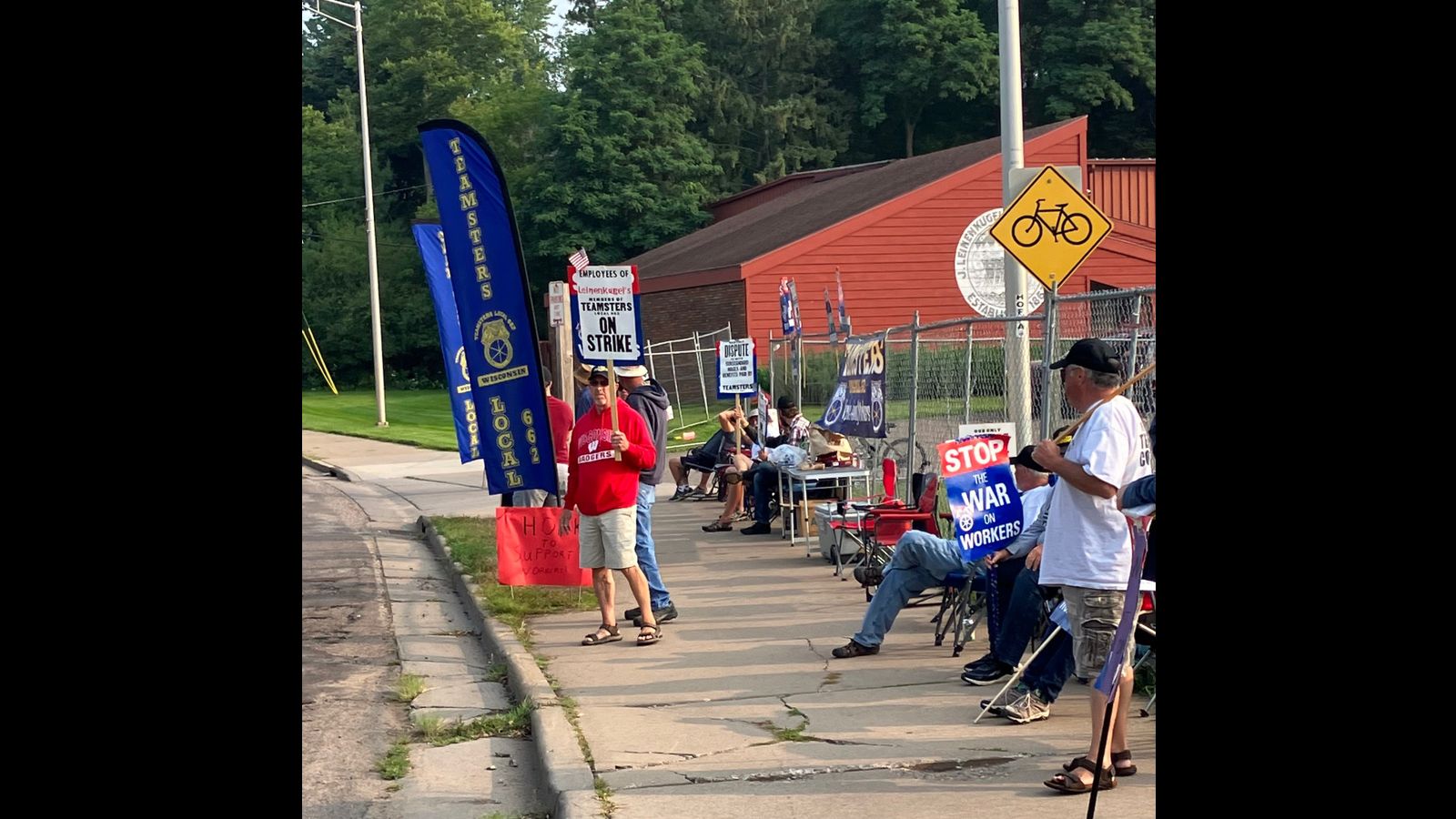 Wisconsin: Leinenkugel and New Dairy Select Milk workers strike to win ...