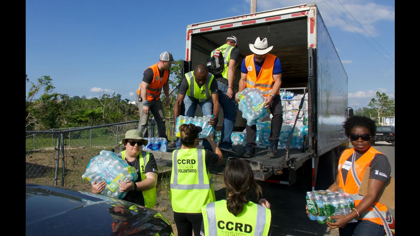 Thousands of workers in Puerto Rico continue to live without running ...
