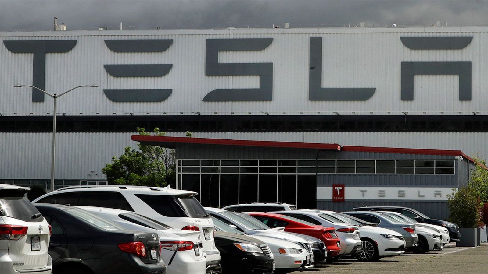 Tesla axes 14,000 jobs: Workers need a global strategy to fight against ...