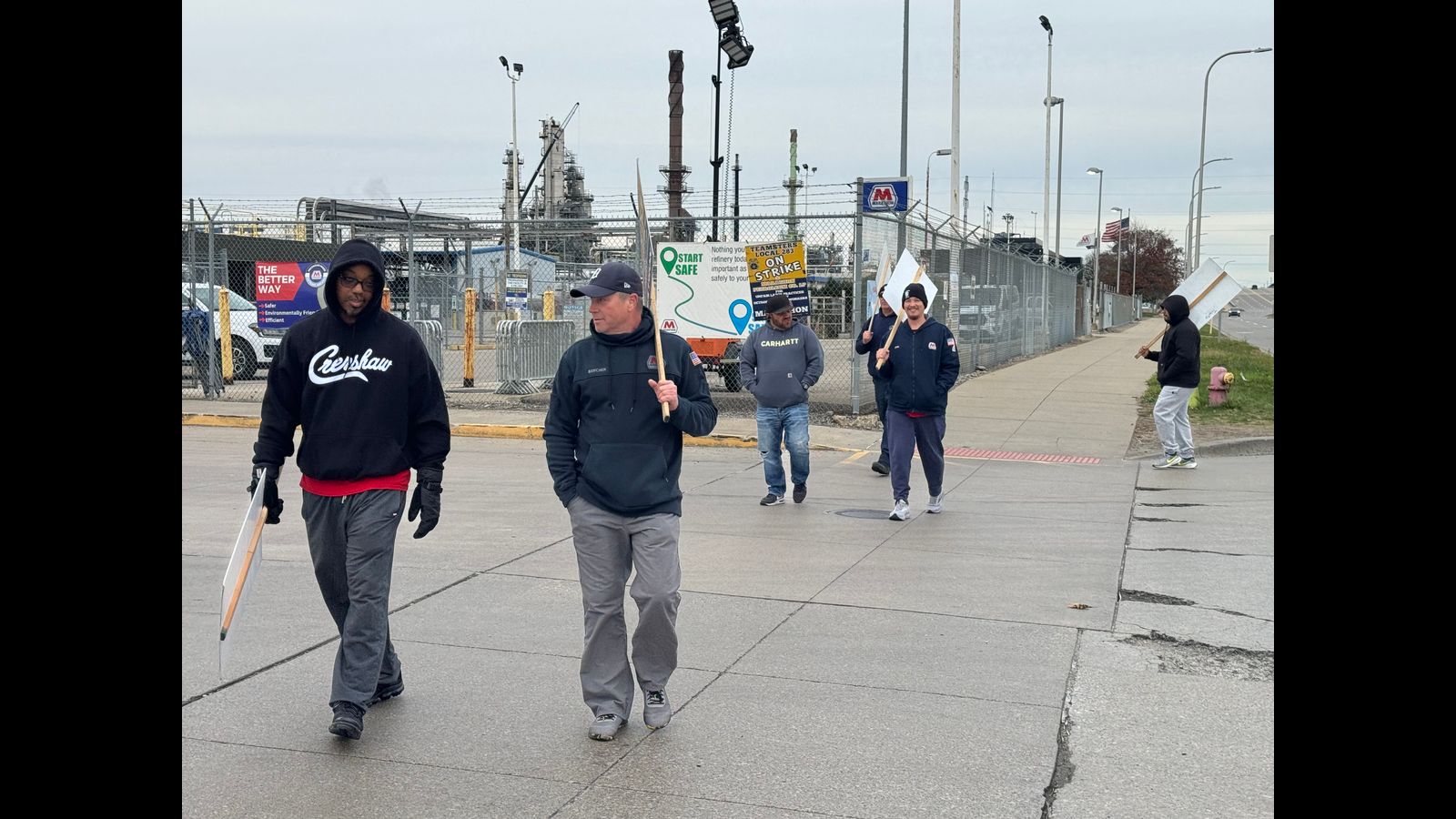 Detroit Marathon strikers call for support as oil giant ceases ...