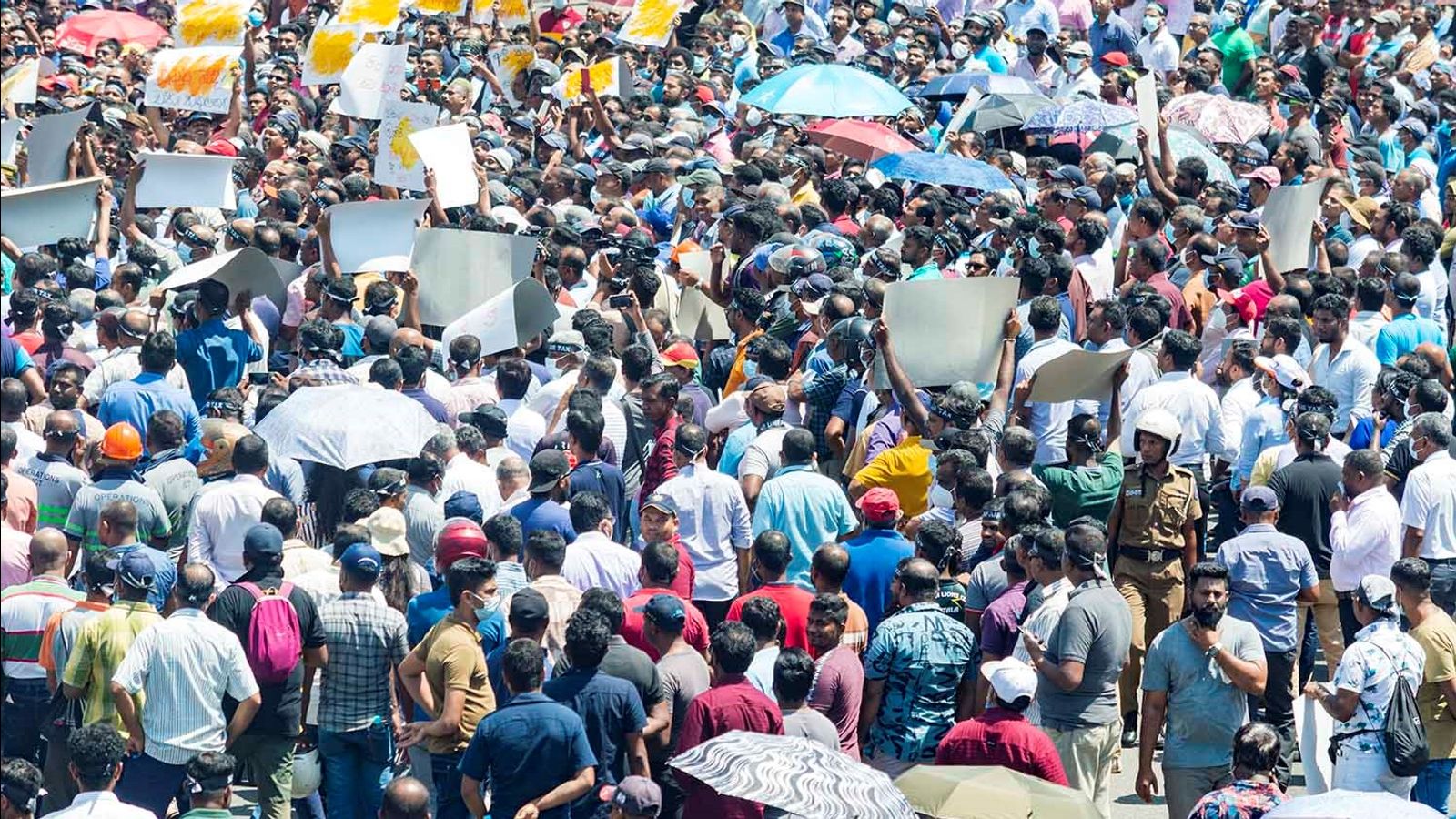 over-50-000-sri-lankan-workers-strike-and-protest-against