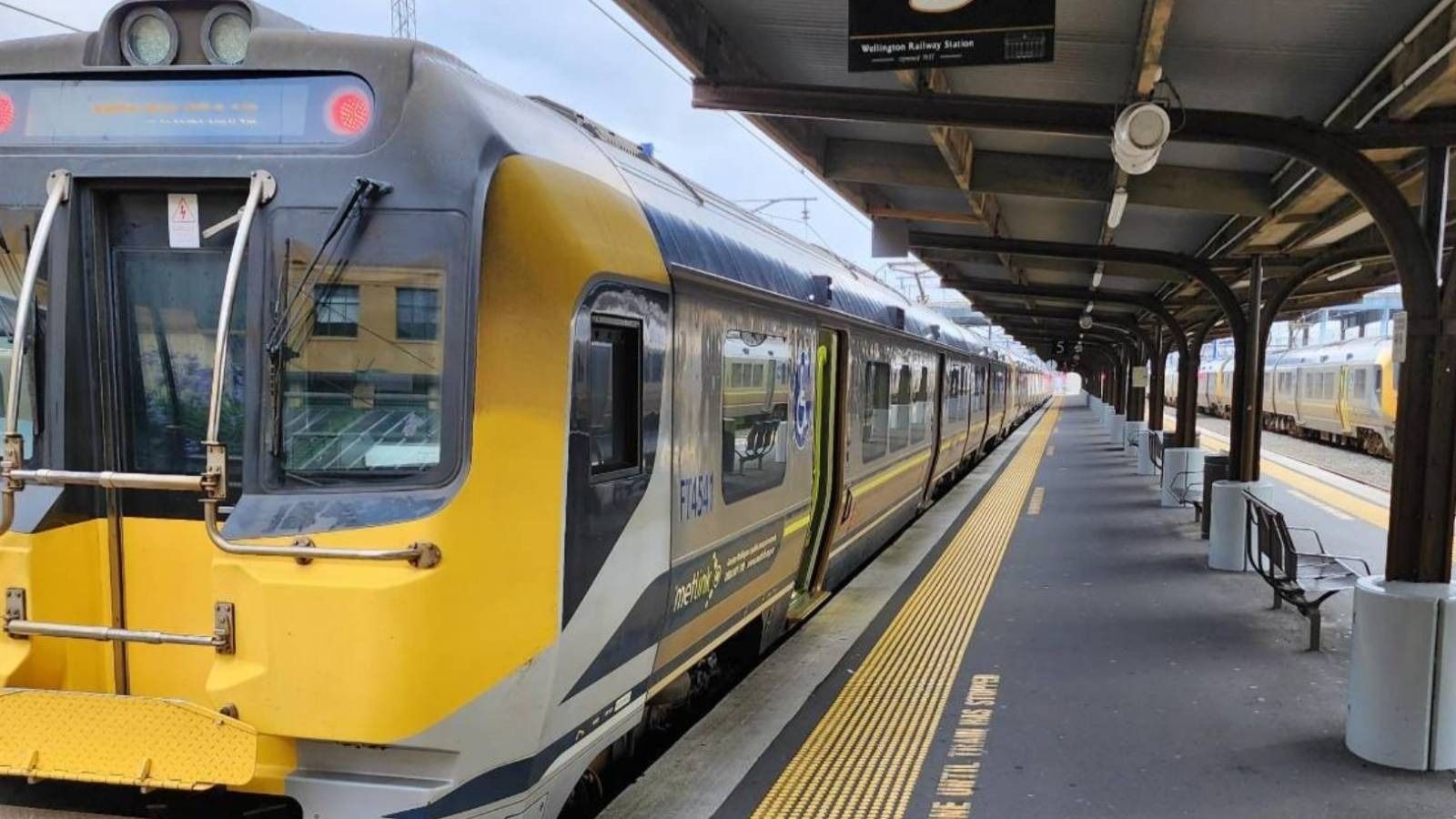Wellington rail workers reject proposed attacks on wages and conditions ...