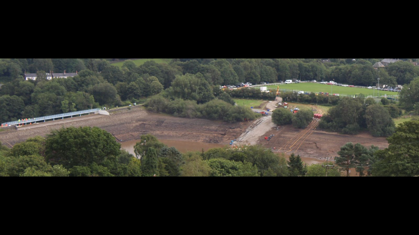 UK: Major flooding narrowly averted after Toddbrook dam collapse ...