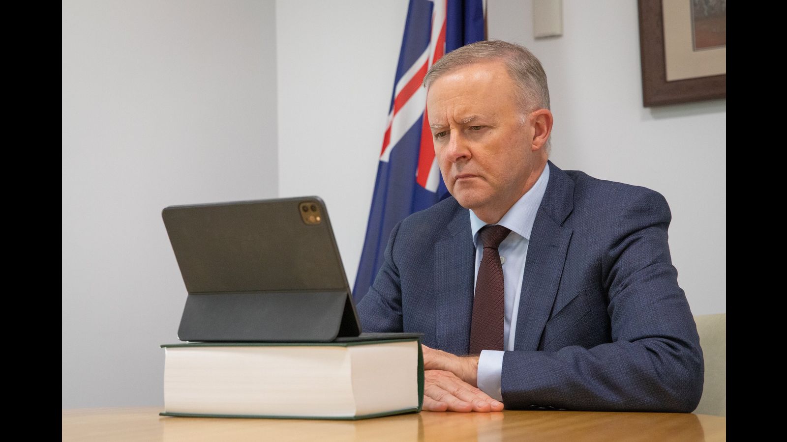 Australian Labor Party leader delivers pro-business budget reply ...