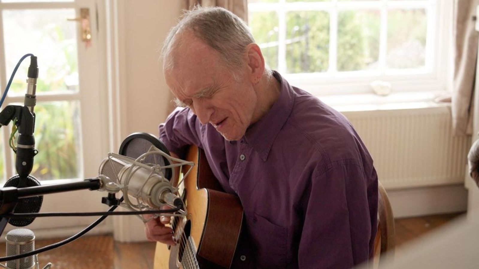 English folk singer and guitarist Martin Carthy: An appraisal of his ...