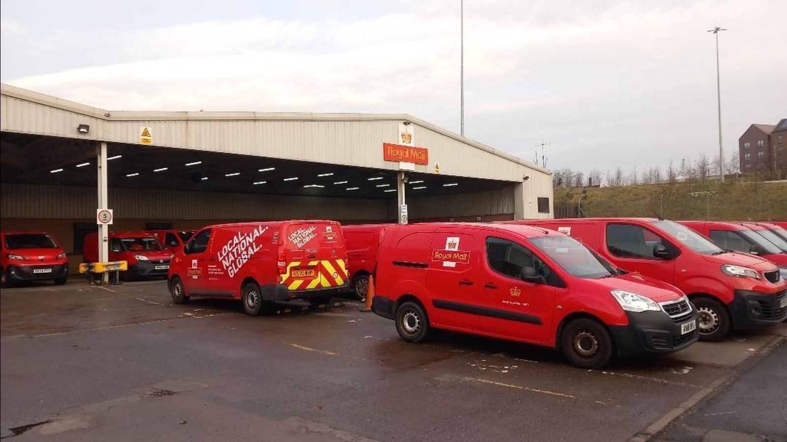 Royal Mail workers in Scotland speak against USO pilots: “The CWU is ...