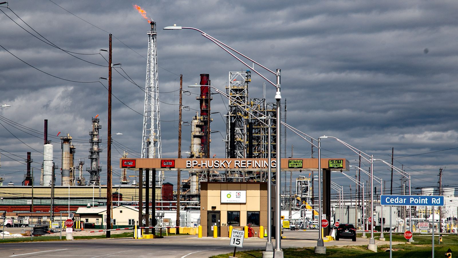 Pipefitter says BP used unskilled contractors on unit before fatal ...