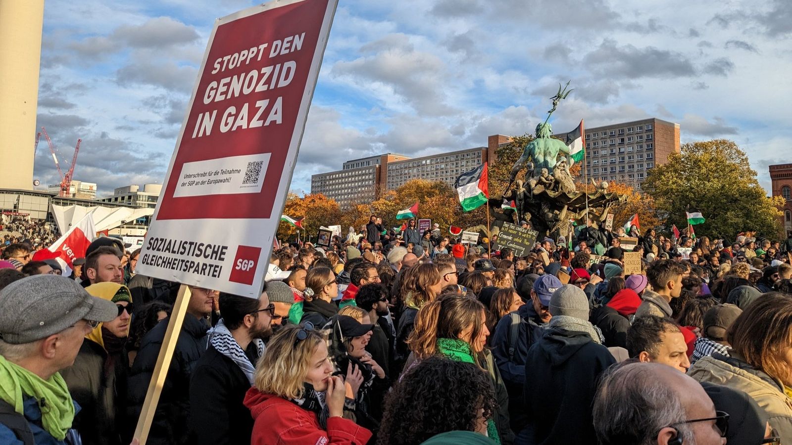 Massive march in Washington, as millions take part in global protests ...