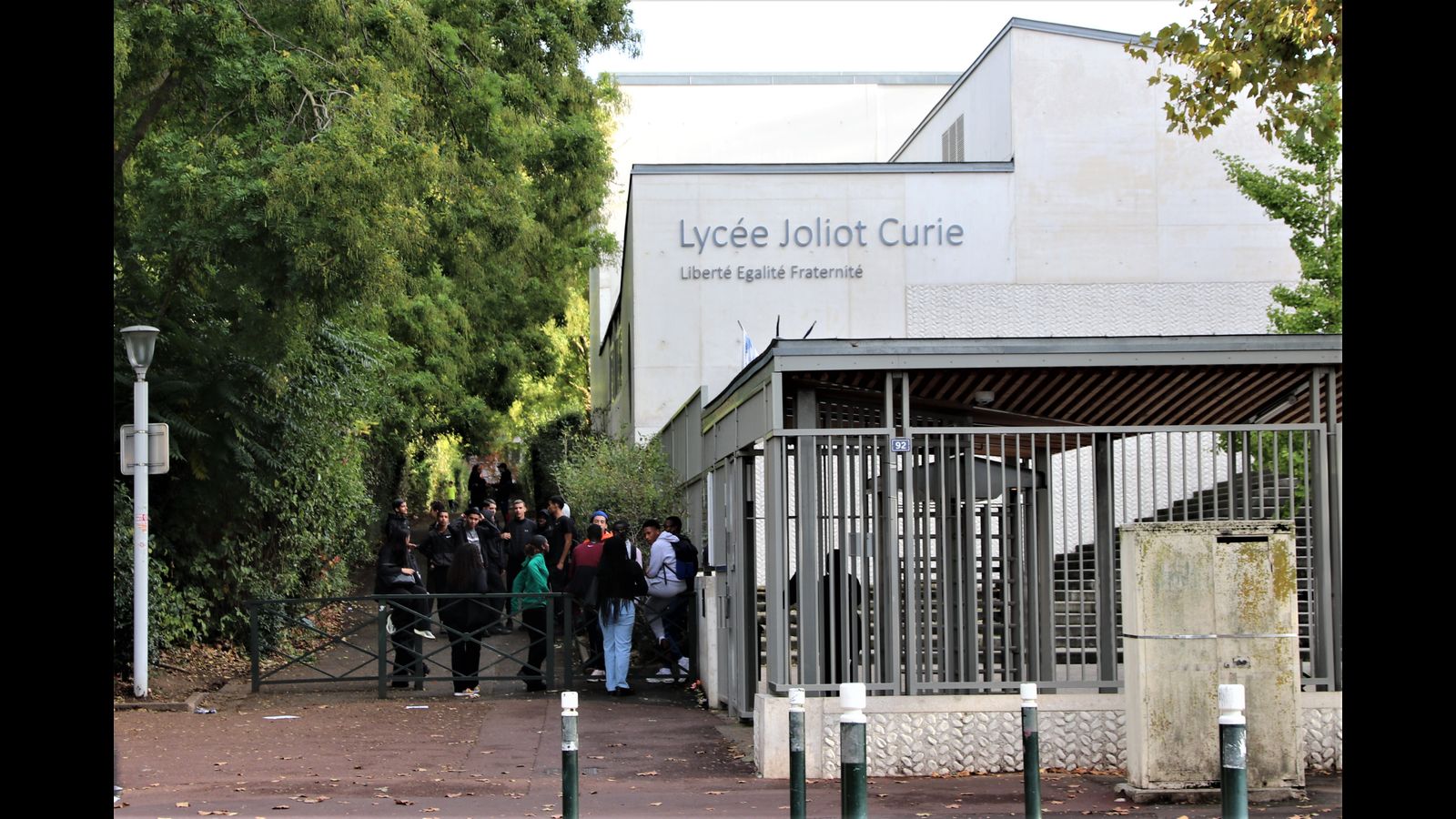 Students at Joliot-Curie high school near Paris denounce police attacks ...