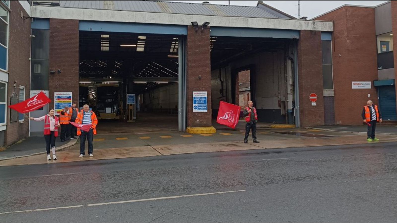 Metroline bus drivers continue strike as Unite and Labour Mayor Andy ...