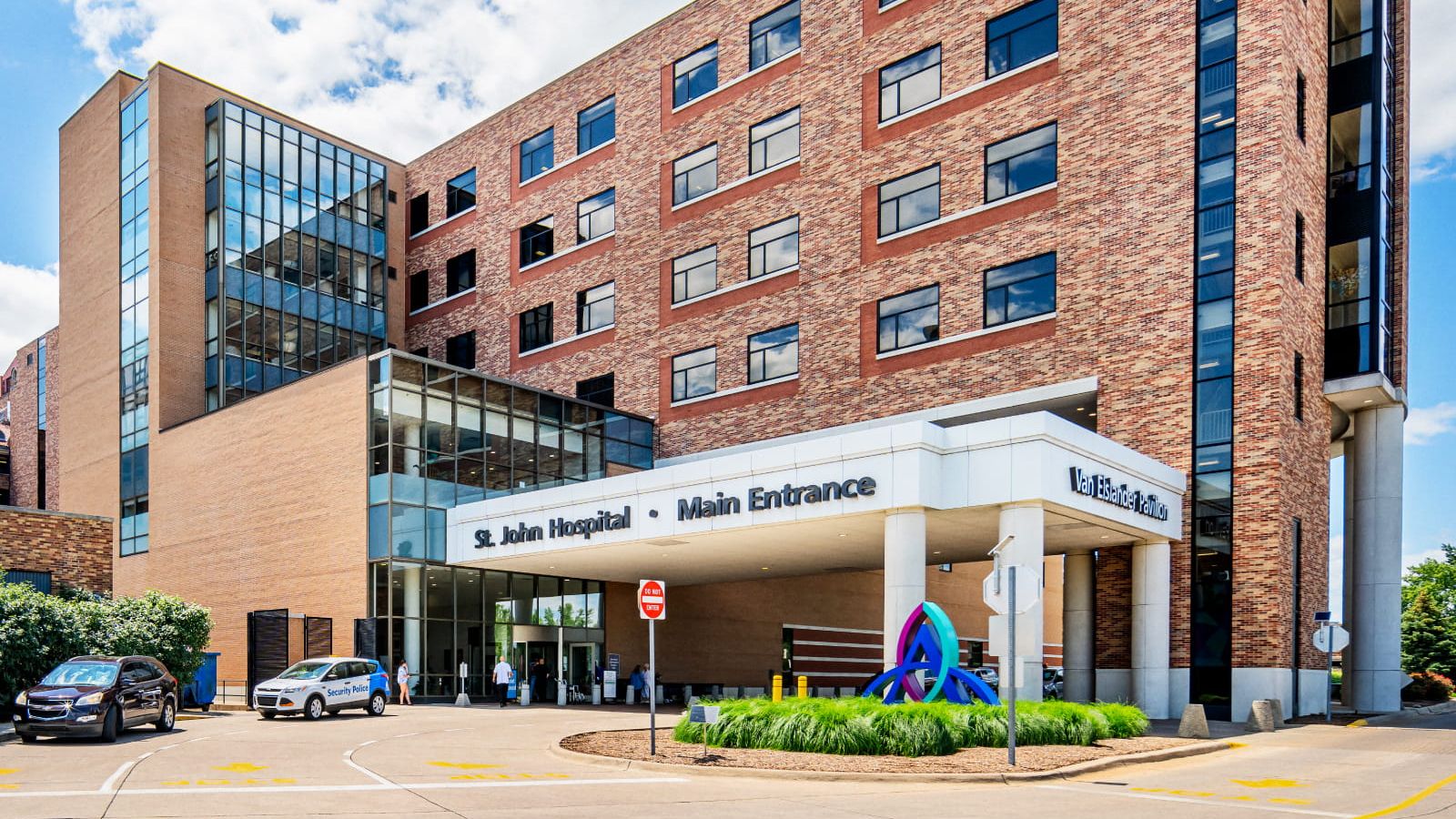 Emergency room workers threaten strike at Ascension St. John Hospital ...