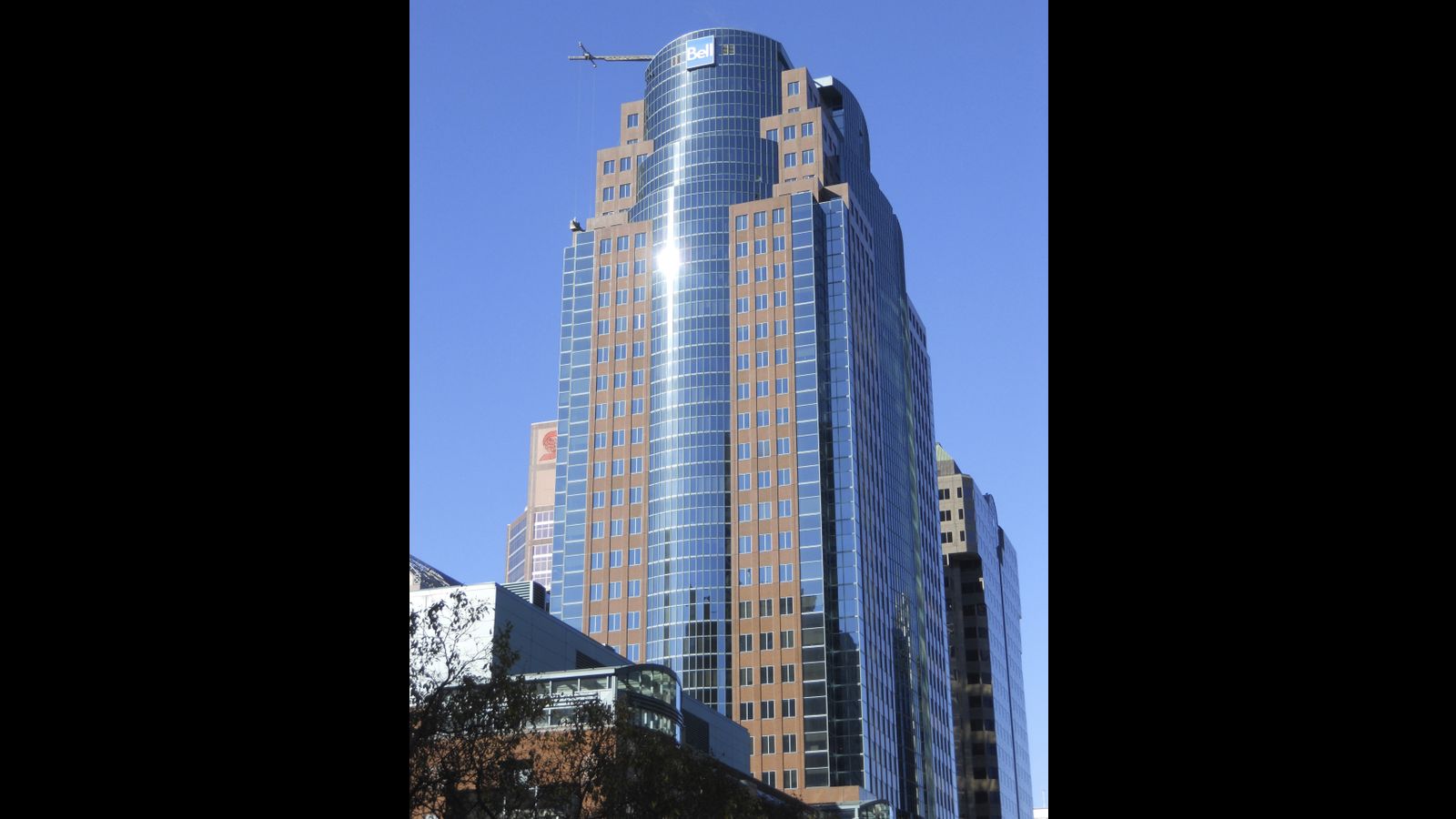 Mass layoffs sweep Canada as interest rate hikes push economy toward ...