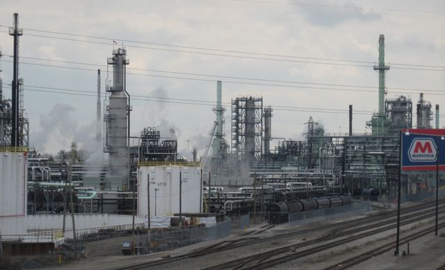 Explosion at Detroit oil refinery raises danger of wider disaster ...