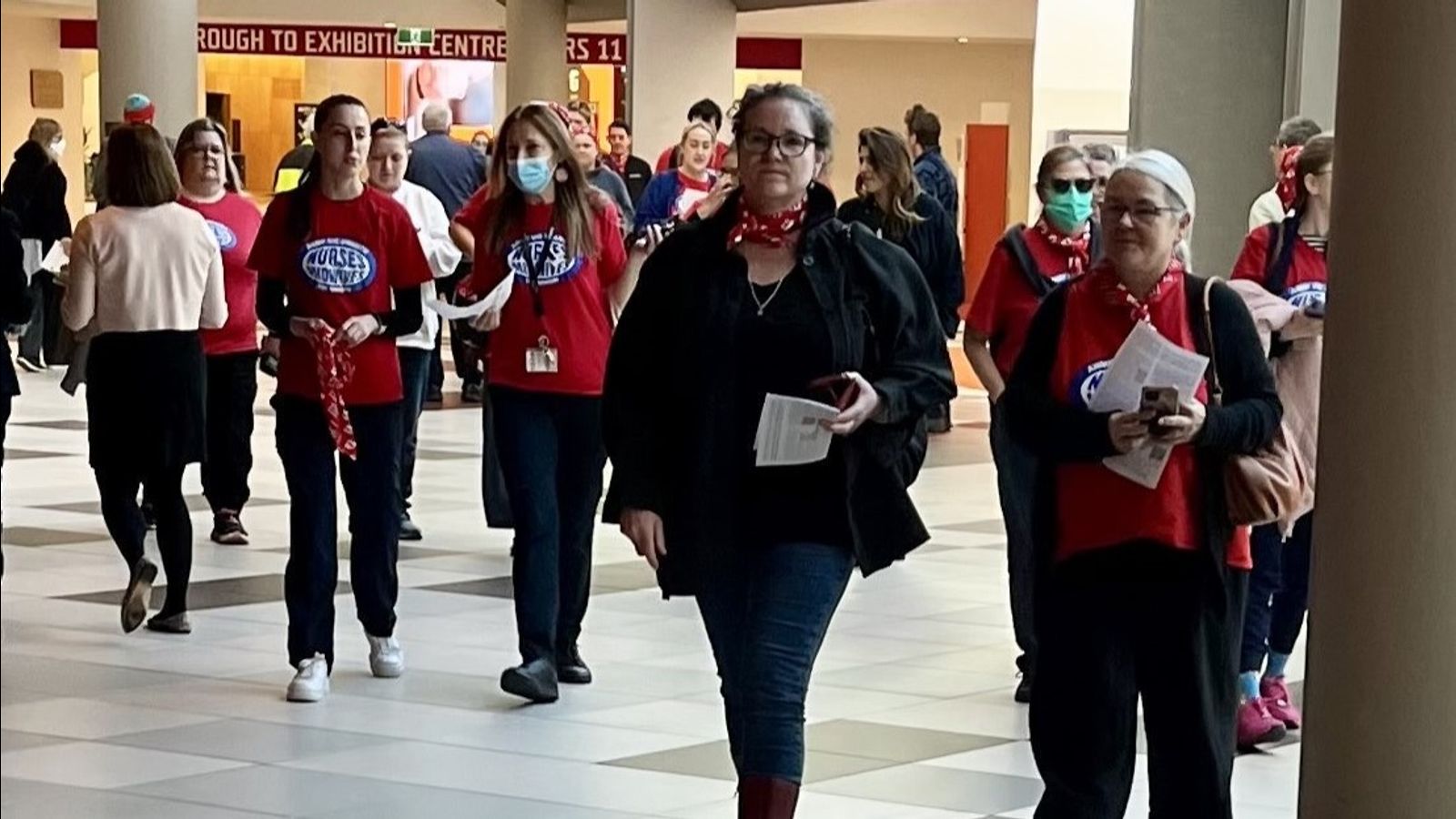 Victorian nurses union pushes wage deal as Labor government slashes ...