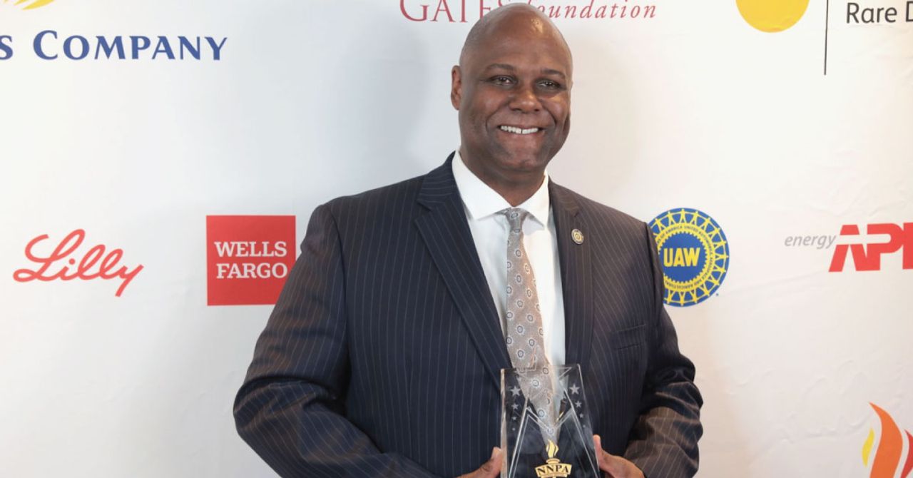 UAW President Ray Curry sits on board of directors of Mercedes-Benz ...