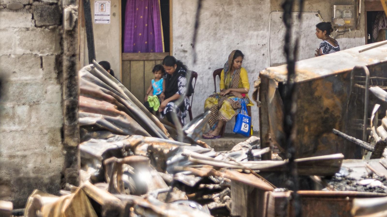 Sri Lanka: Massive fire destroys dozens of shanty homes in Kajeemawatte ...