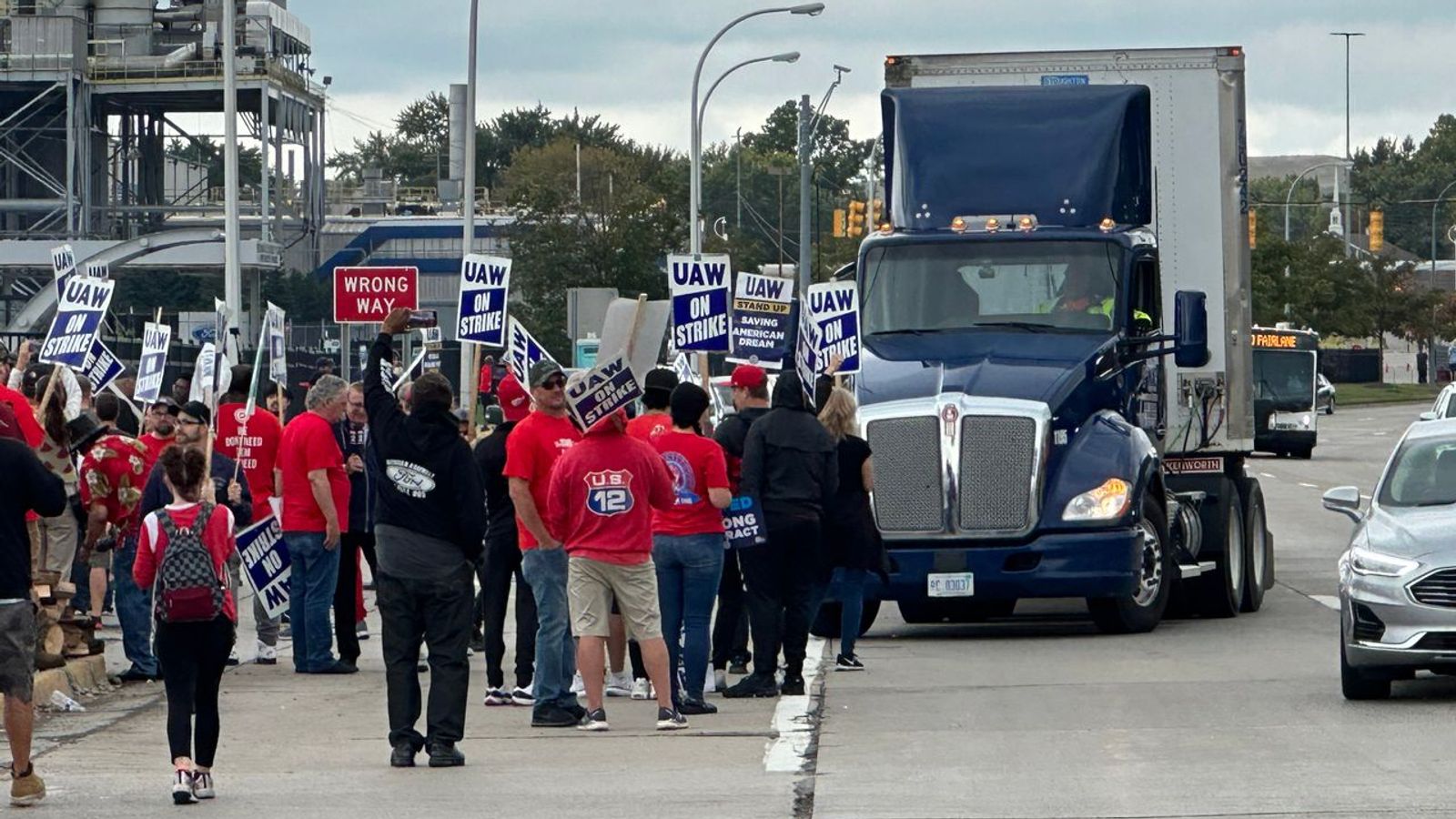 Enough is enough! For an all-out strike of all Big Three autoworkers ...