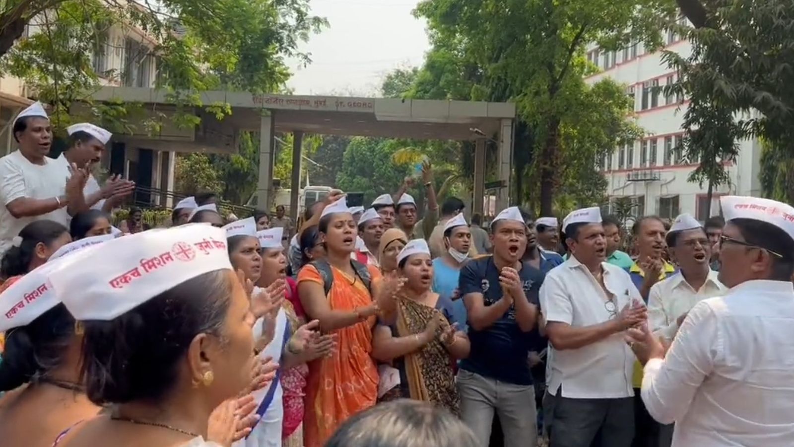 1.7 million Maharashtra state government employees on indefinite strike ...