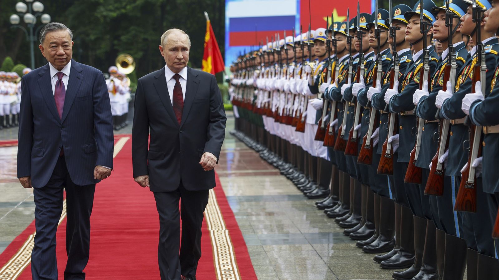 Putin meets Vietnamese leaders as US accelerates military build-up in ...