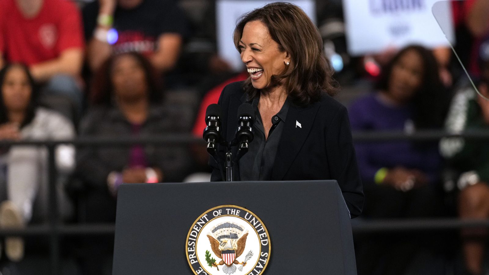 The preferred face of Wall Street: Harris campaign raises $1 billion in ...