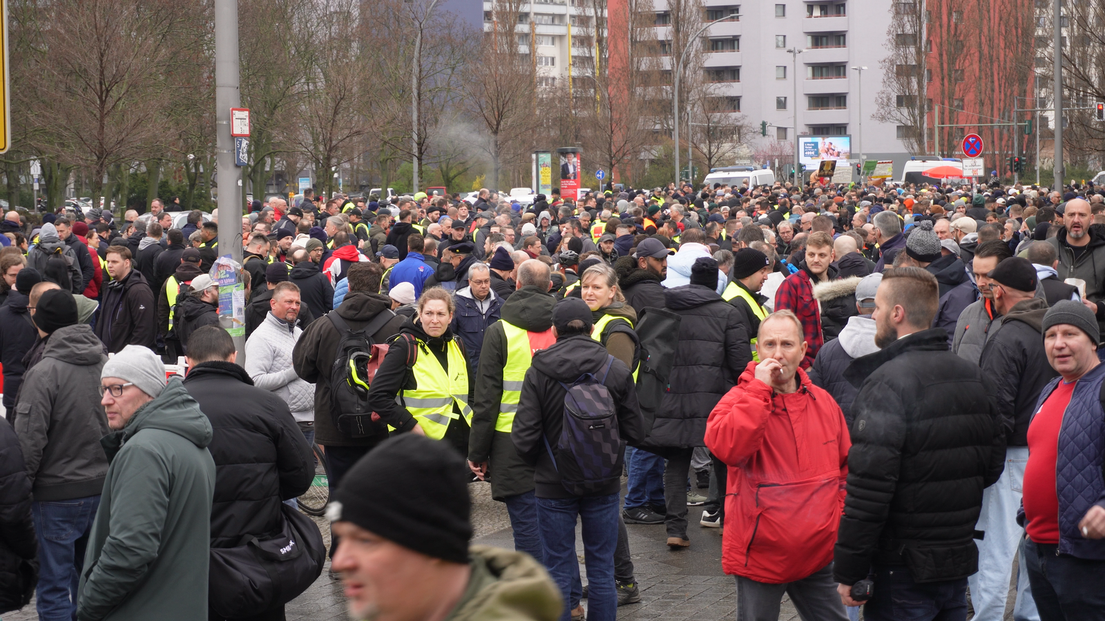 Verdi union enters arbitration, blocking all-out strike at Berlin ...