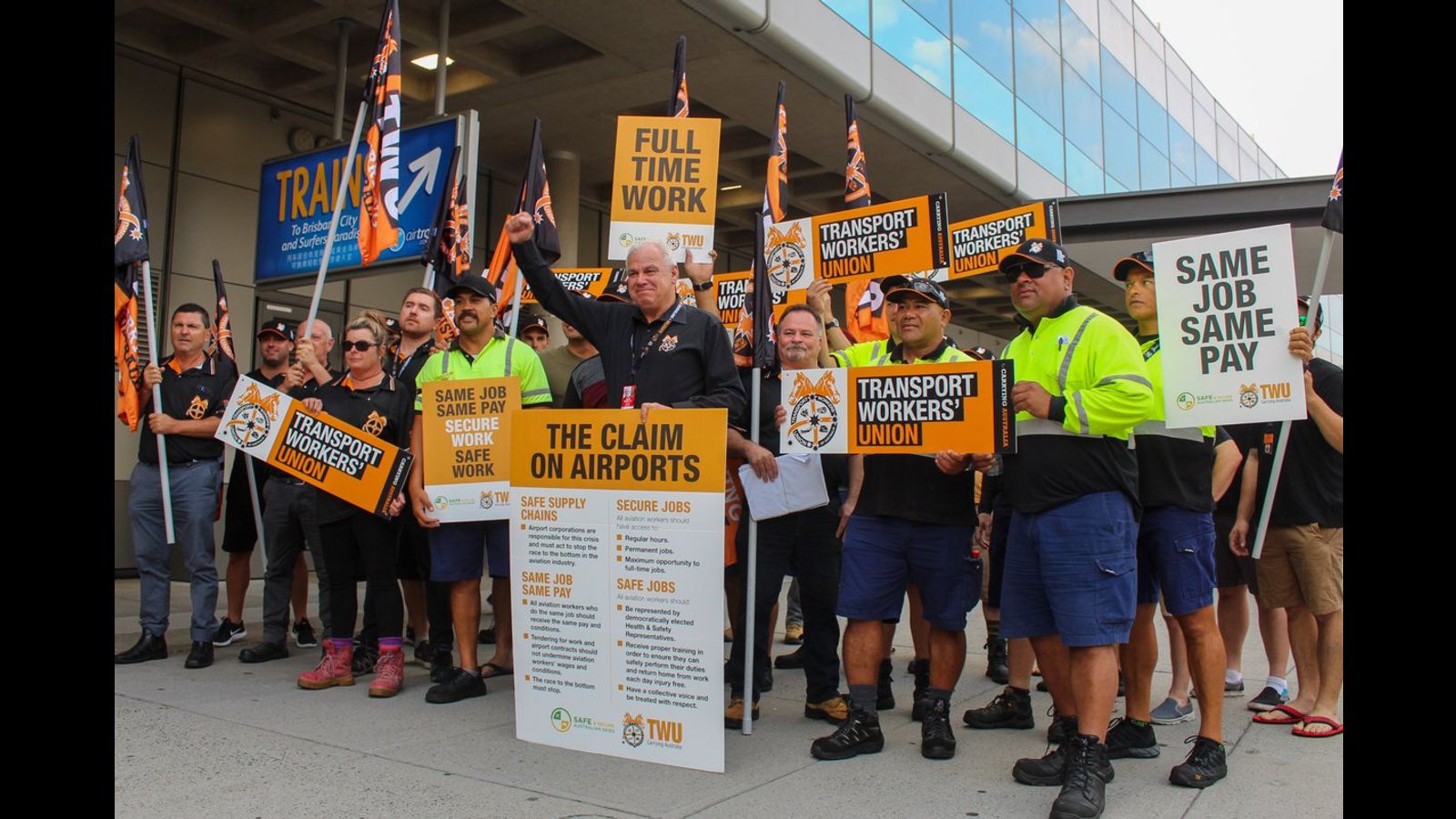 Jetstar Australia pilots and airline workers strike over wages and ...