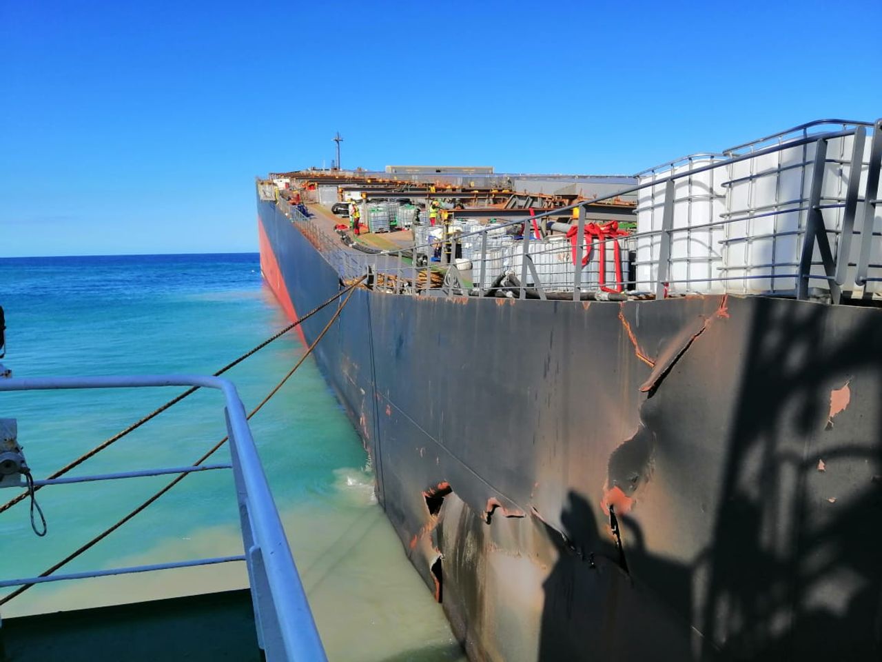 Beached Japanese cargo ship causes ecological disaster for Mauritius ...