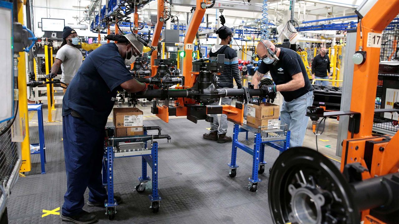 Dana Fort Wayne workers demand an end to divisive two-tier wage system ...