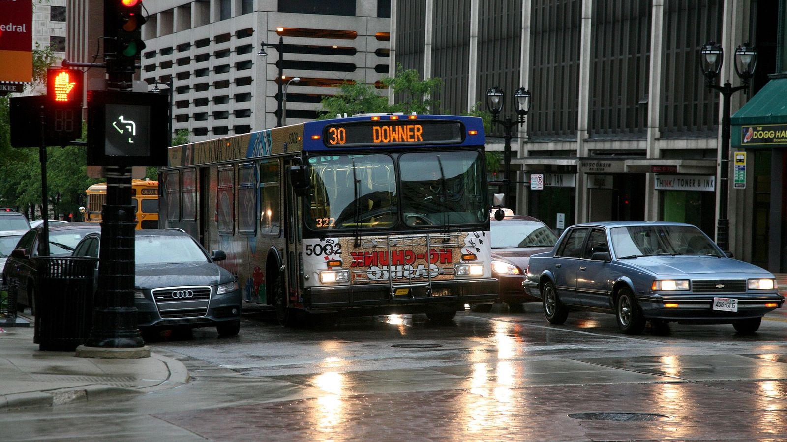 Milwaukee transit workers vote to authorize strike - World Socialist ...