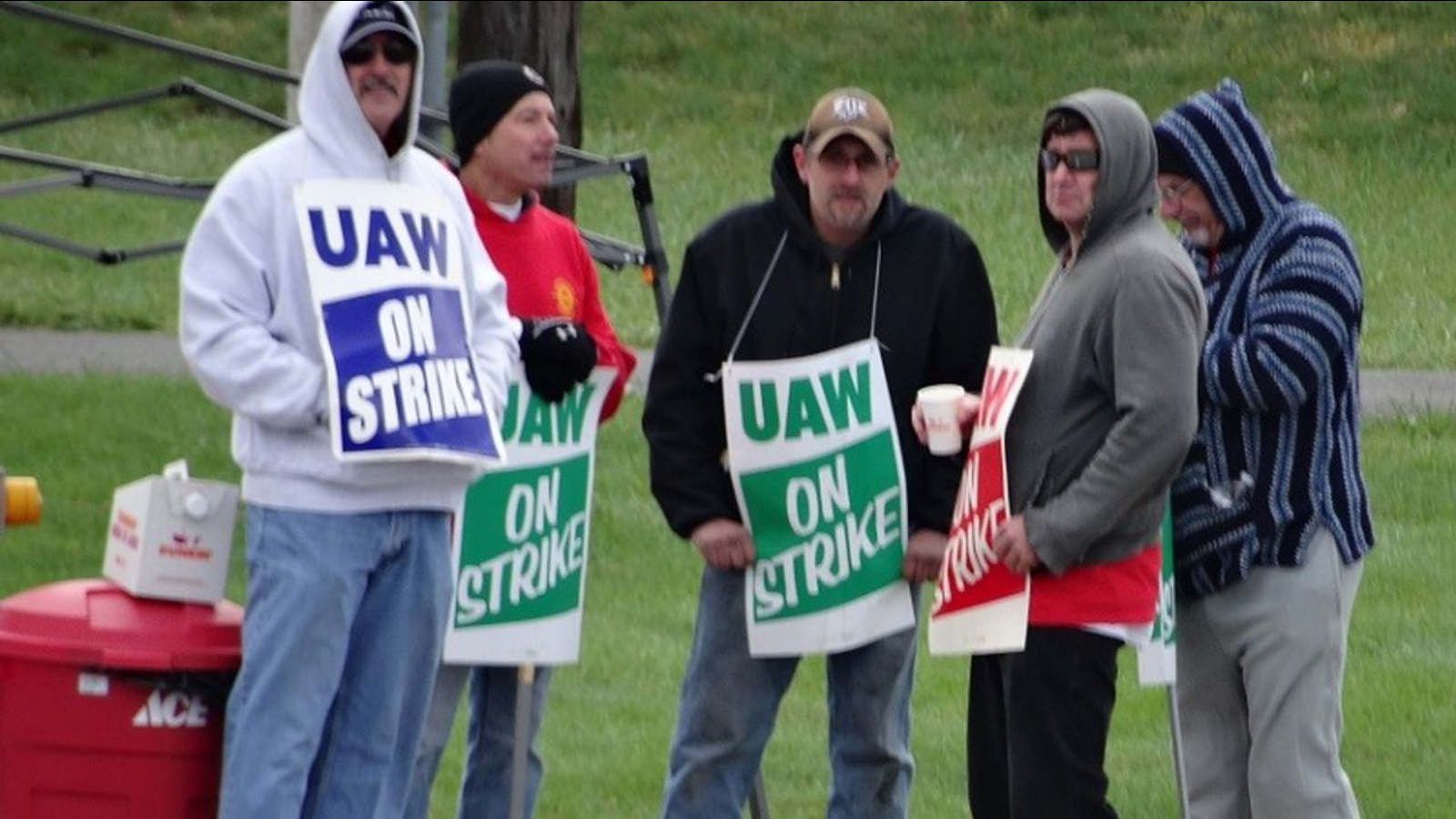 Mack Trucks workers vote 98 percent for strike authorization - World ...