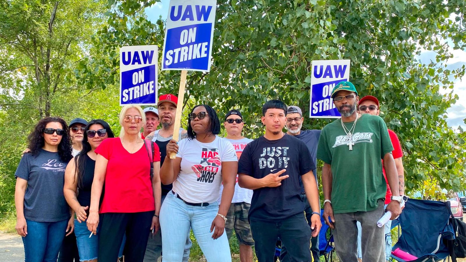 Dakkota workers’ strike in danger as UAW demands fifth vote on sellout ...