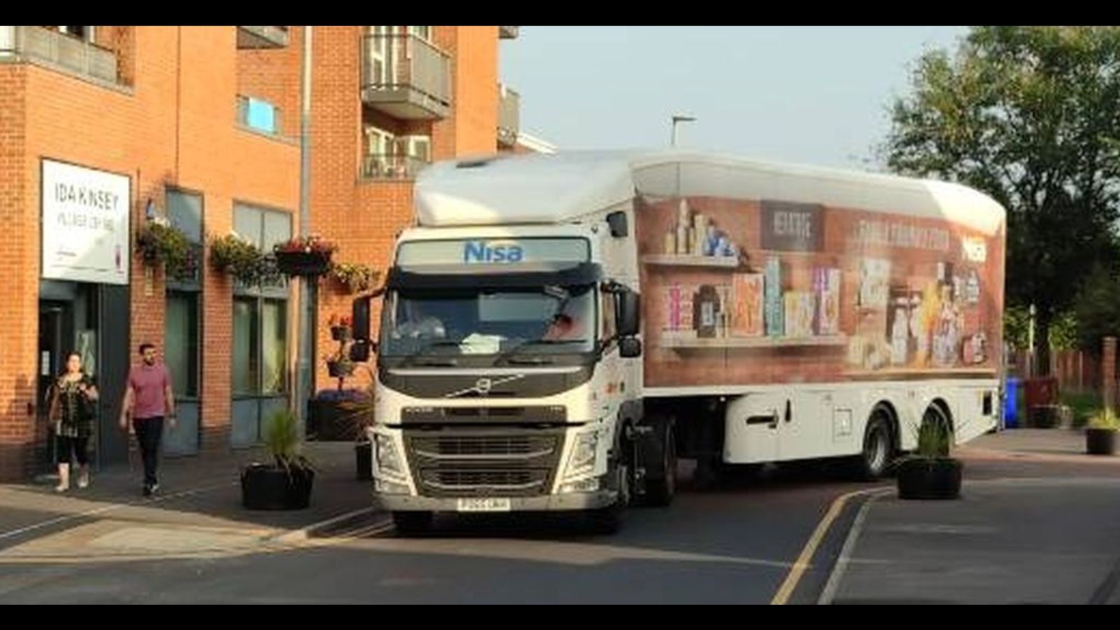 UK HGV drivers’ health and lives endangered by “epidemic” levels of ...