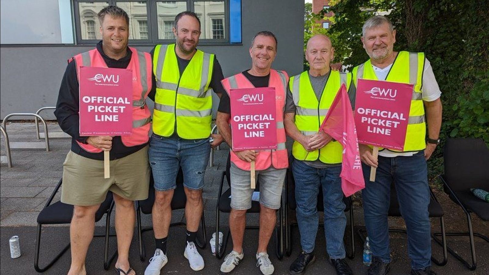 BT Group workers speak out during second UK-wide strike day: - World ...