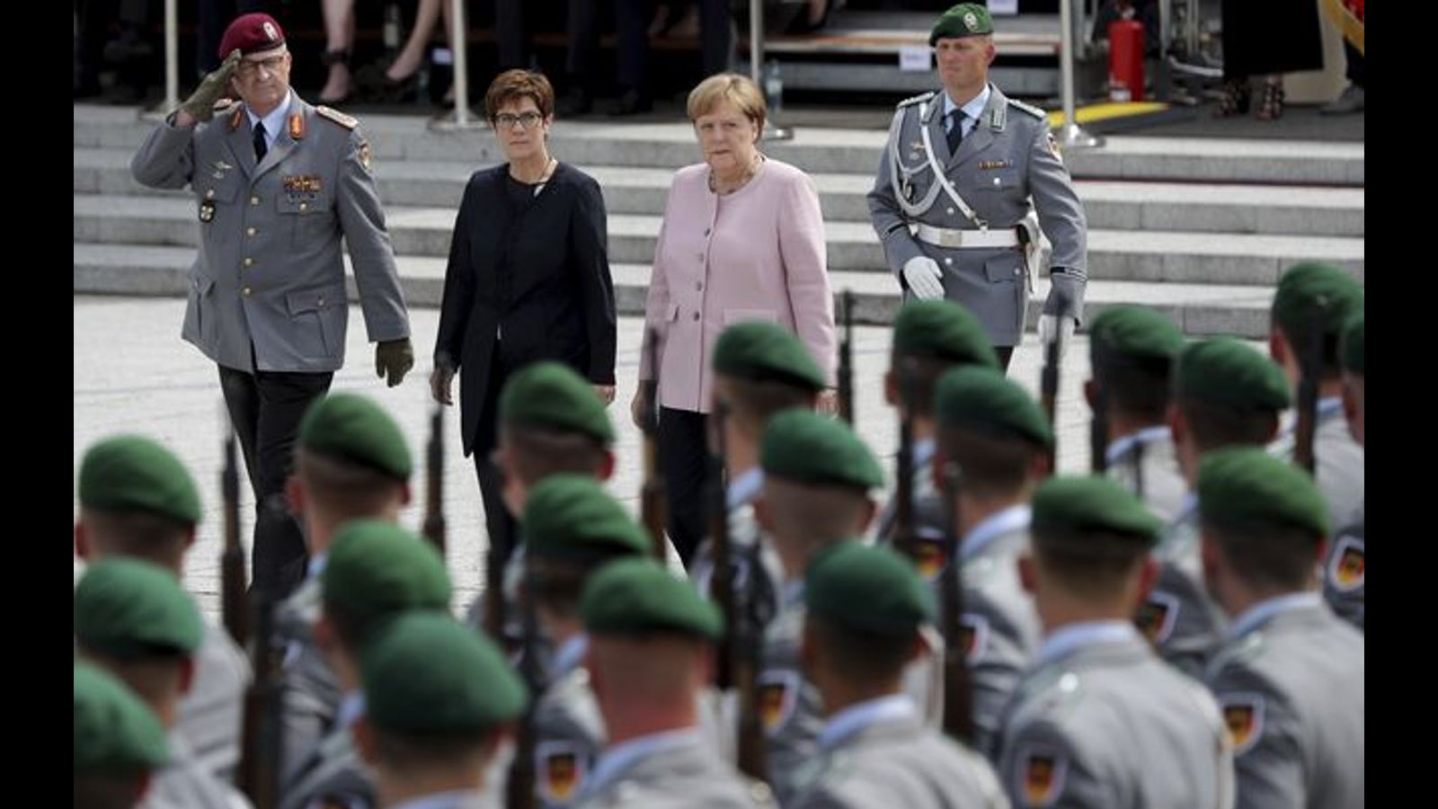 Germany’s “voluntary military service”: Government recruits for army ...
