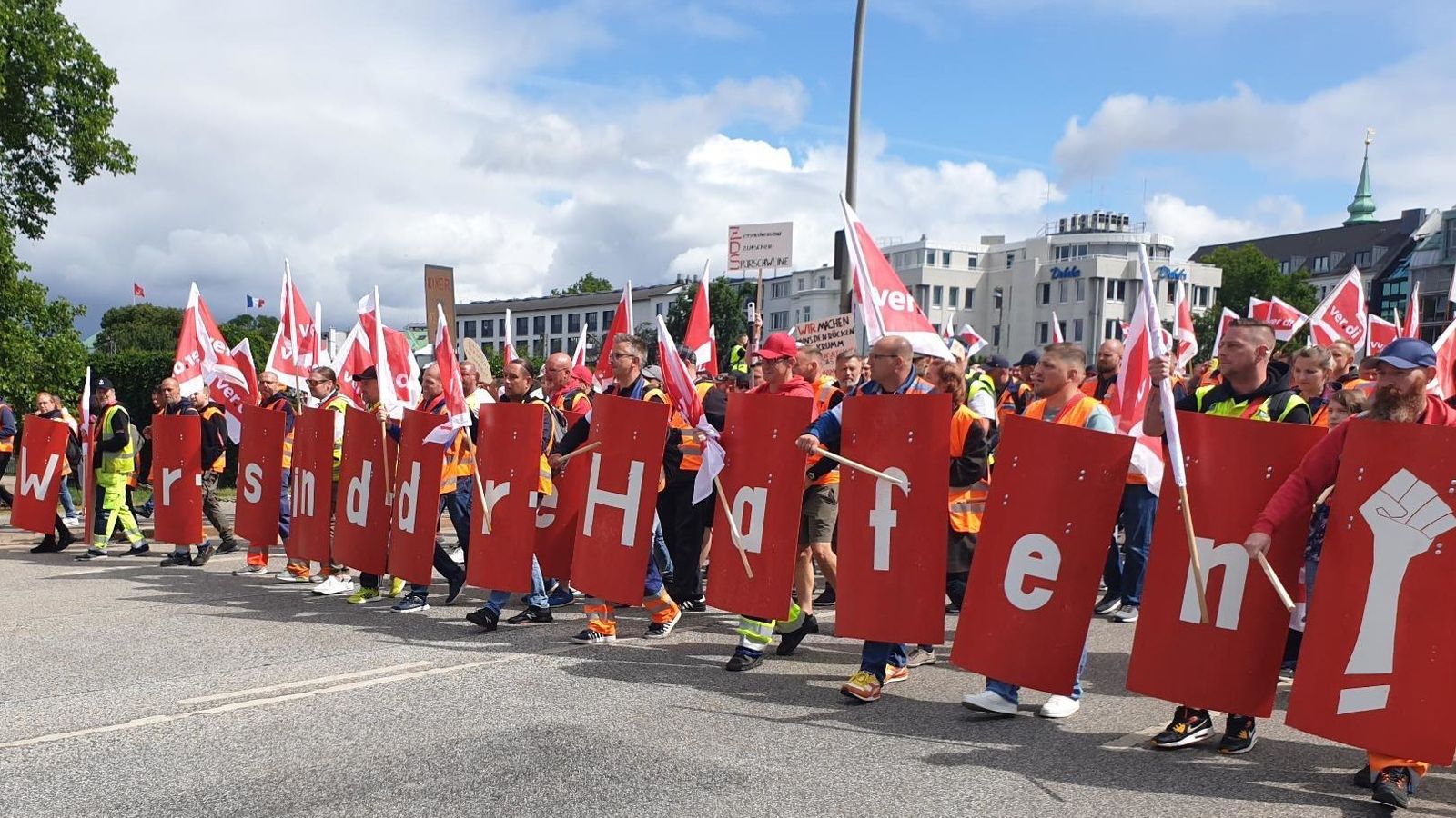 Union strangles dockworkers’ strike movement in Germany - World ...
