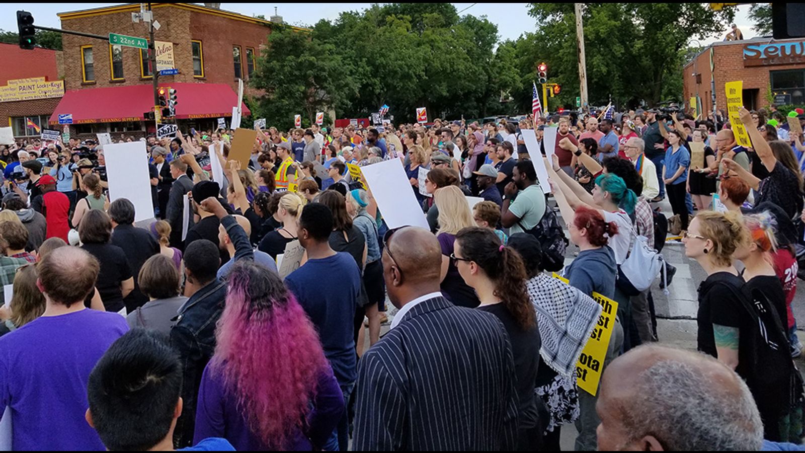 Protests continue against Trump and Nazi rampage in Charlottesville ...