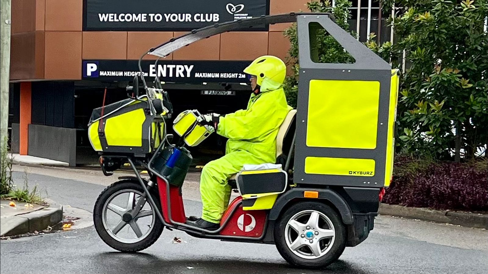 Australia Post to close retail outlets as cost-cutting continues ...